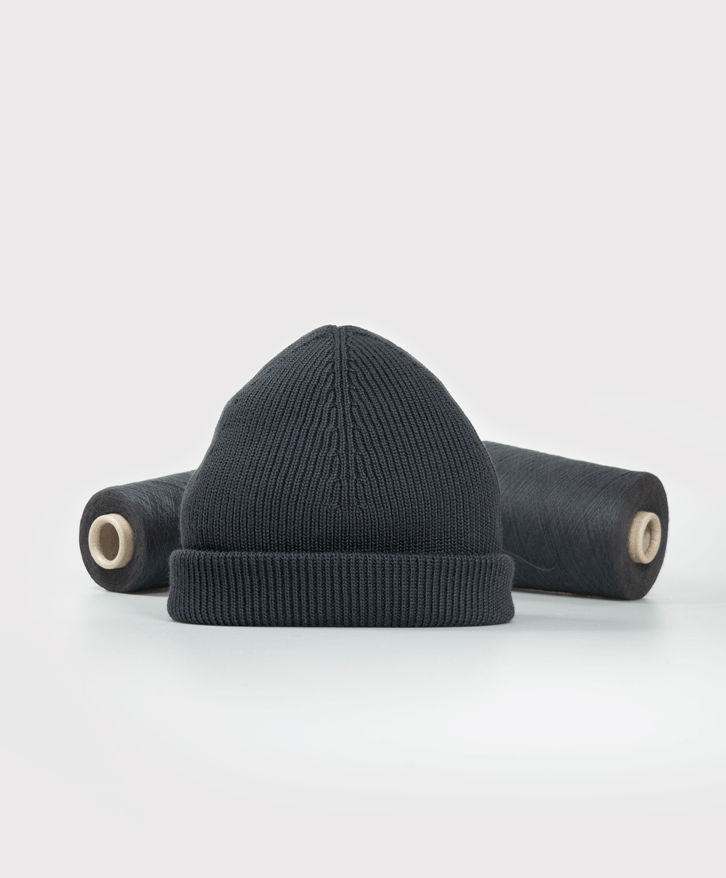 Bonnet en laine mérinos gris anthracite | Bonnets | Les Trois Trico...